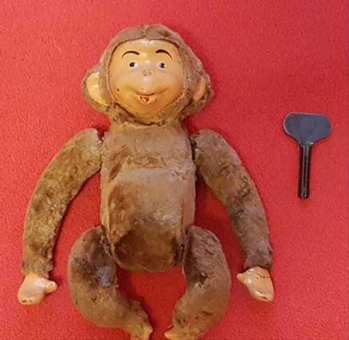 Игрушка обезьянка старая заводная, СССР