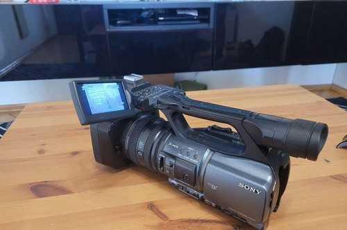 Продаю видеокамеру sony DCR-VX2200E