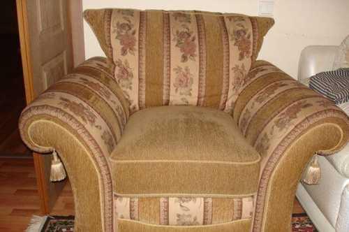 Мягкая мебель-диван и два кресла -классика
