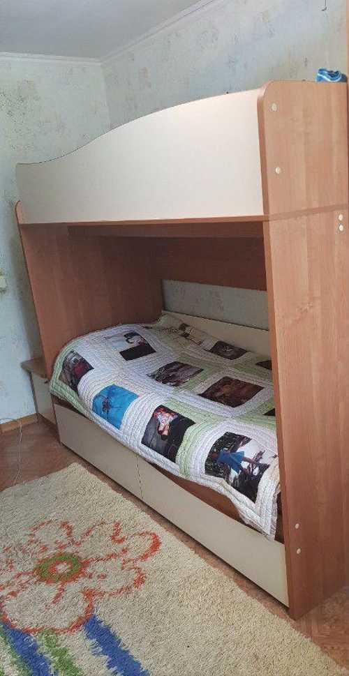 Кровать двухьярусная