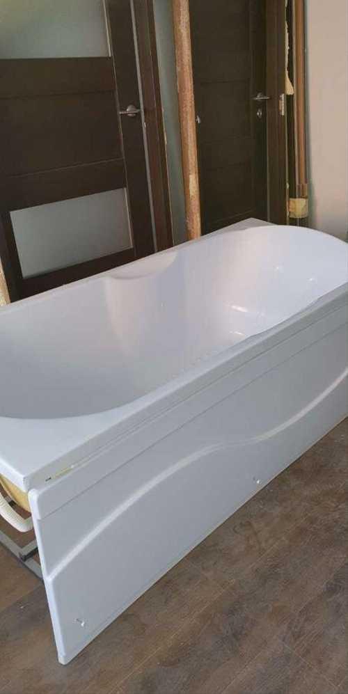 Акриловая ванна новая 17070