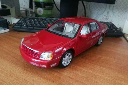 Модель "Maisto" 1/18 Cadillac DeVille DTS