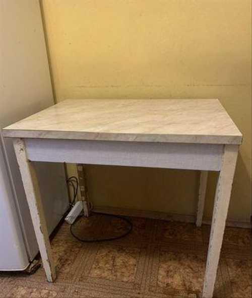 Кухонный стол деревянный 90х60