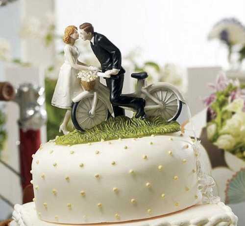 Фигурка на свадебный торт "Пара на велосипеде"