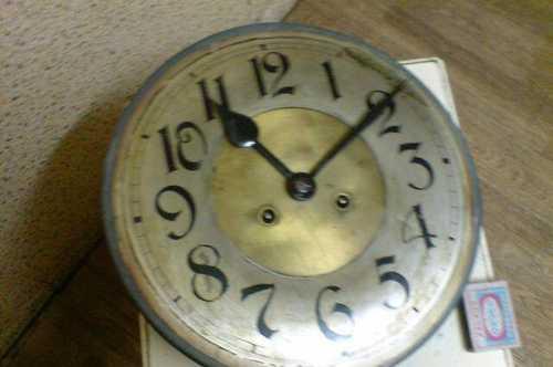 Механизм старинных настенных часов