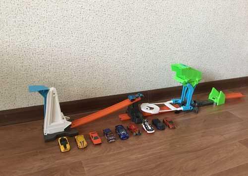 Автотрек Hot Wheels + комплект машинок