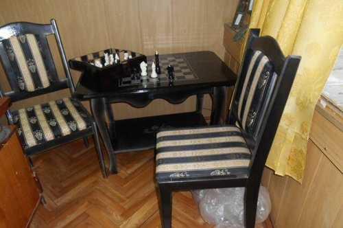 Шахматный столик со стульями