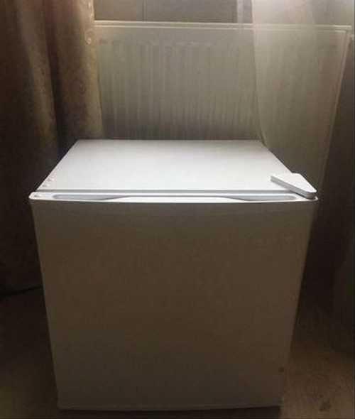 Мини/Маленький Холодильник dexp TF050D