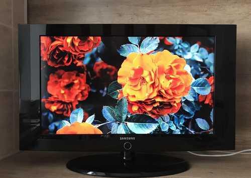 Широкоформатный ЖК телевизор 66см Samsung