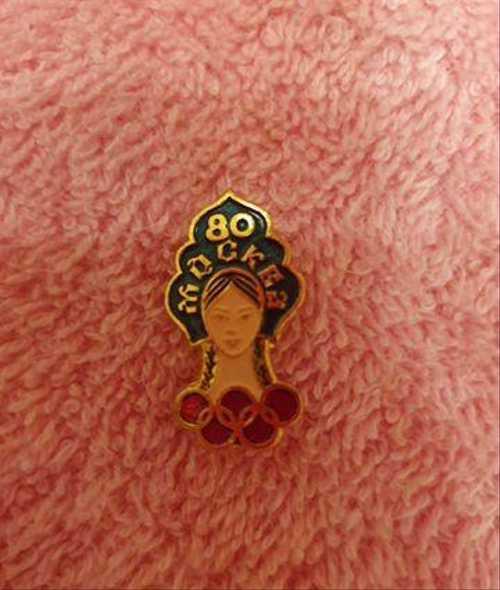 Значок редкий,Москва 80 Олимпиада 80 Девушка в кок