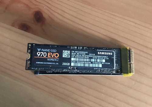 Samsung 970 EVO M2 nvme SSD: 250 Gb