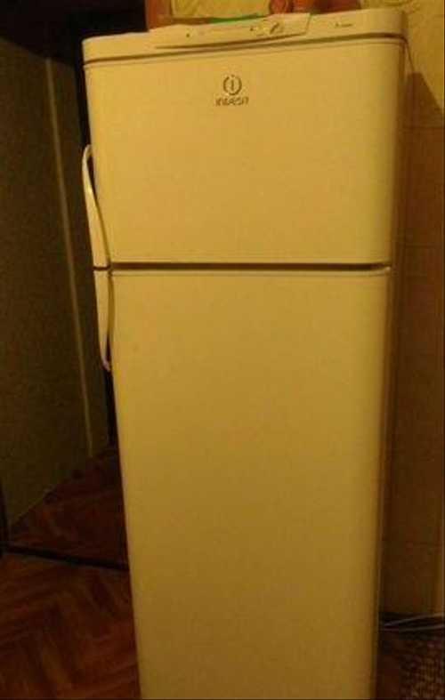Холодильник Indesit RA32G бу