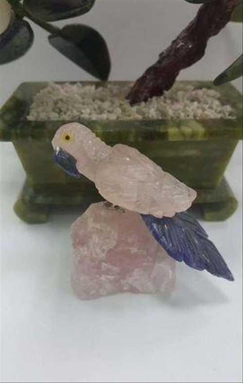 Фигурка попугая из розового кварца