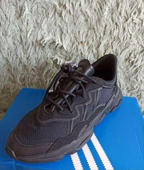 Кроссовки adidas ozweego