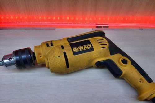 Ударная дрель dewalt DWD024