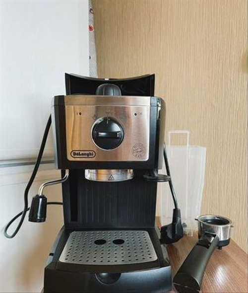 Кофеварка Delonghi EC155 и бонус - кофейный набор