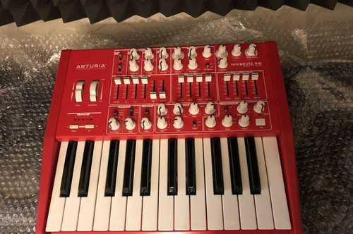 Arturia Minibrute Red