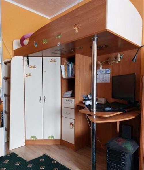 Двухэтажная кровать шкаф стол