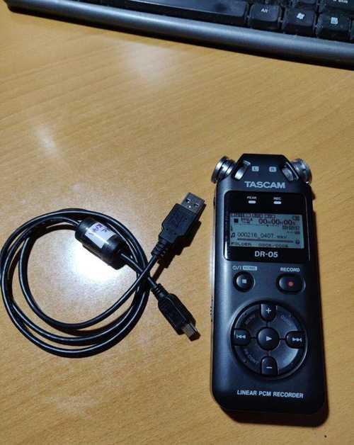 Диктофон Tascam DR-05