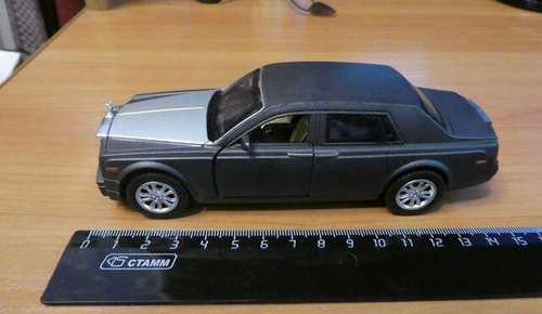 Модель автомобиля 1:32 Rolls Royce Phantom