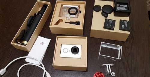 Экшн камера Xiaomi yi, монопод, аквабокс комплект