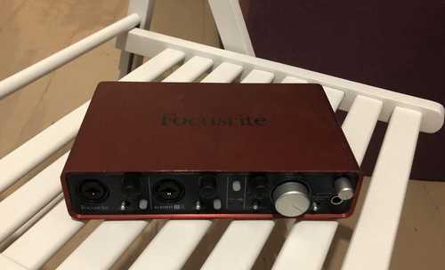 Focusrite Scarlett 2i4 1 gen карта звуковая