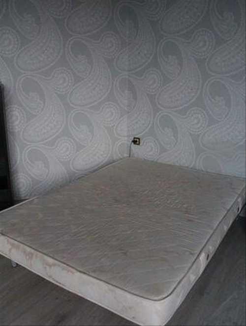 Каркас кровати и матрас IKEA 140х200