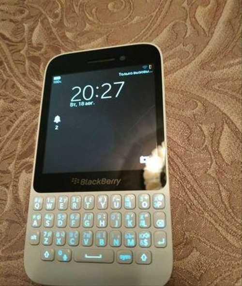 Телефон Blackberry Q5