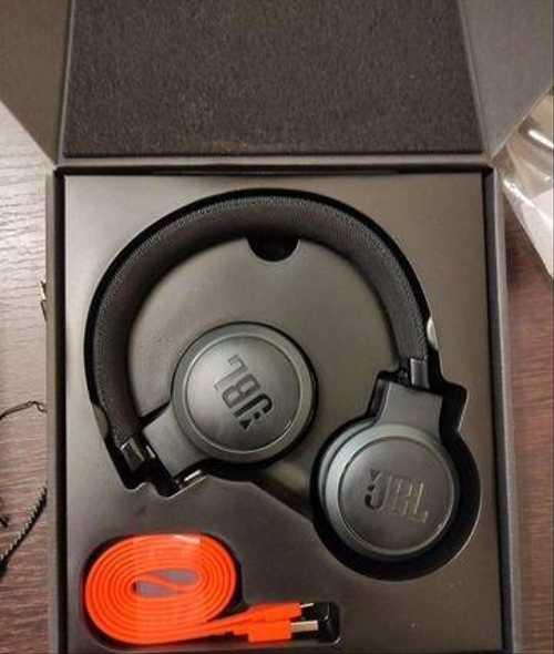 Беспроводные наушники jbl 400 BT