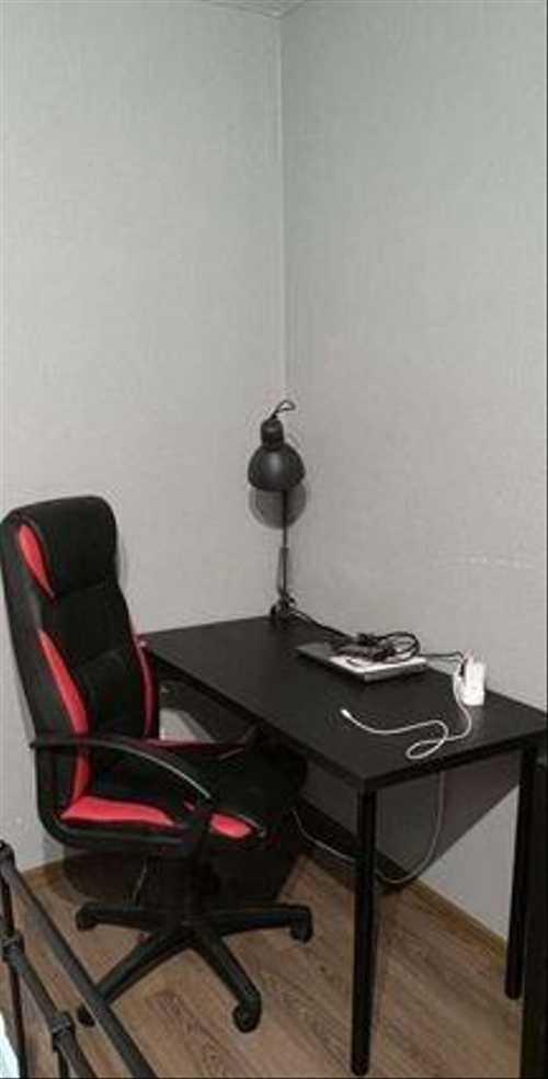 Офисный стол и кресло