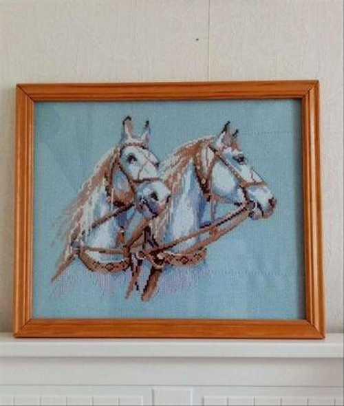 Картина вышитая "Белые лошади"