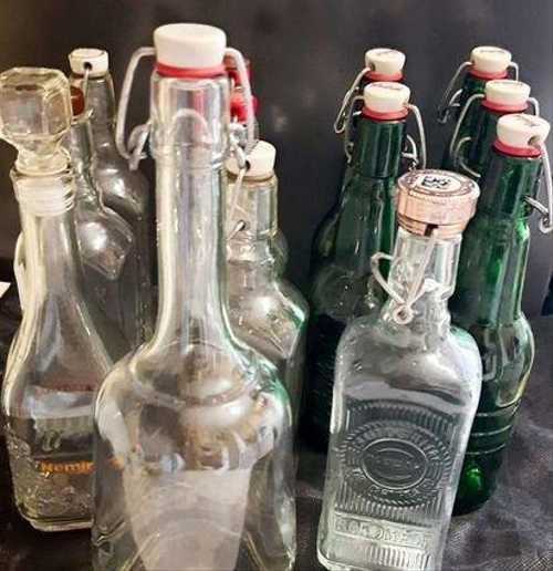 Бутылки стеклянные с бугельными пробками
