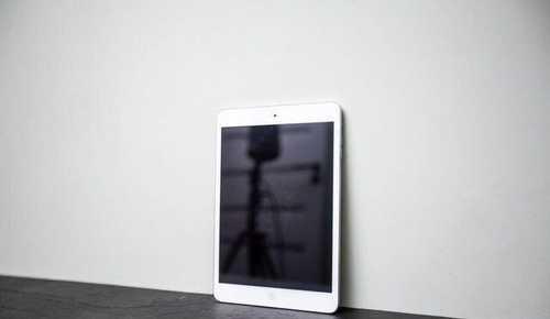Apple iPad mini2 Retina 16Gb Wi-Fi Silver (ME279R)