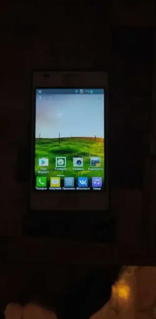 Продам телефон LG Optimus L5 E612