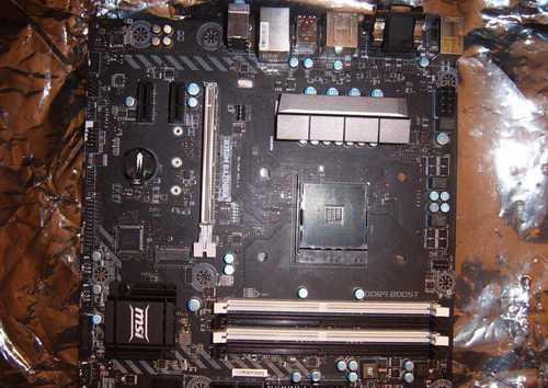 MSI B350M Bazooka Socket AM4