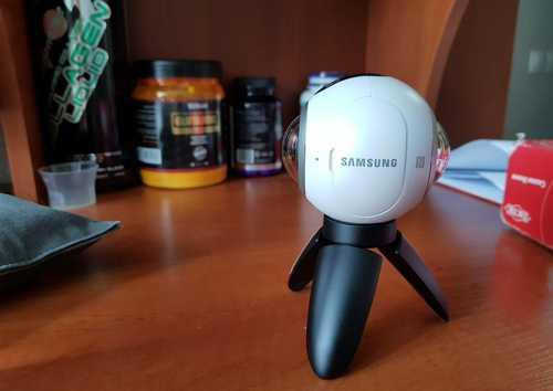 Панорамная камера samsung Gear 360