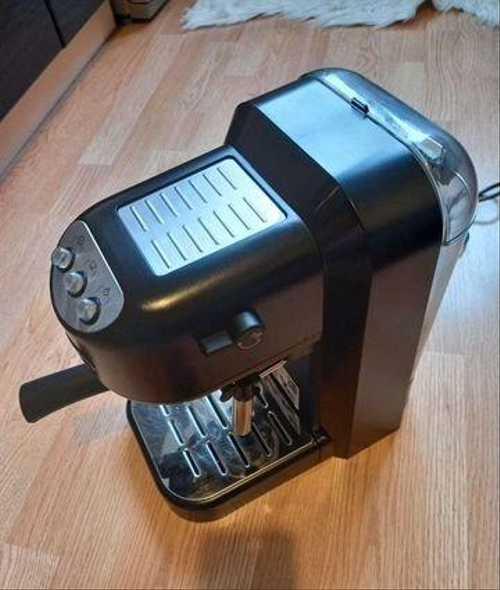 Кофеварка рожковая DeLonghi EC 251 B черный