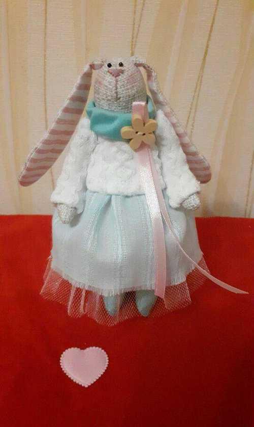 Игрушка интерьерная зайка