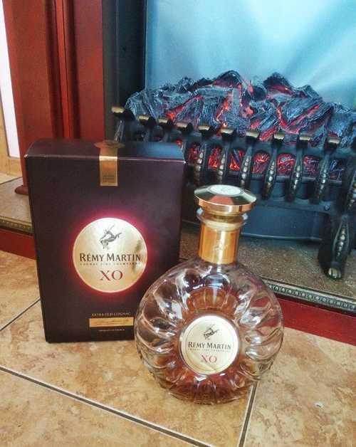 Коробка и пустая бутылка Remy Martin XO