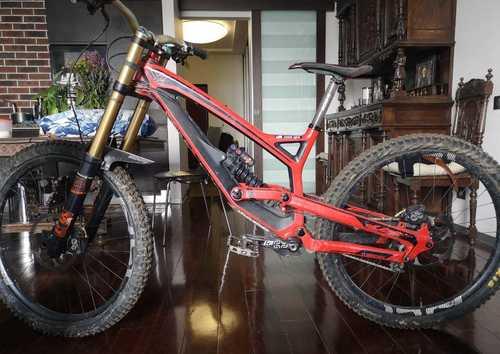 YT Tues CF Pro Race Bike, Aaron Gwin Replica bike