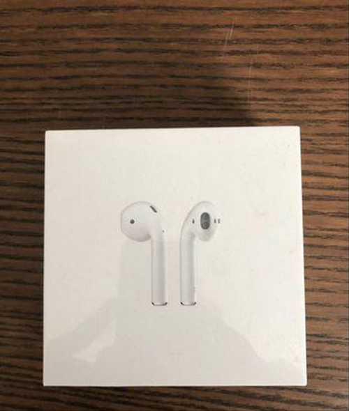 AirPods w/Charging Case (MV7N2RU/A)