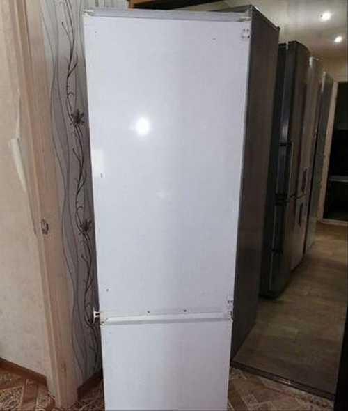 Продам встраеваемый холодильник Ariston, состояние