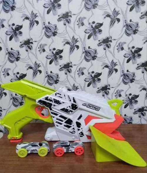 Nerf Nitro бластер с машинками