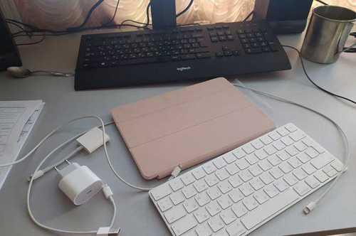 iPad 2020 32GB Wi-Fi с чехлом, клавиатурой, USB