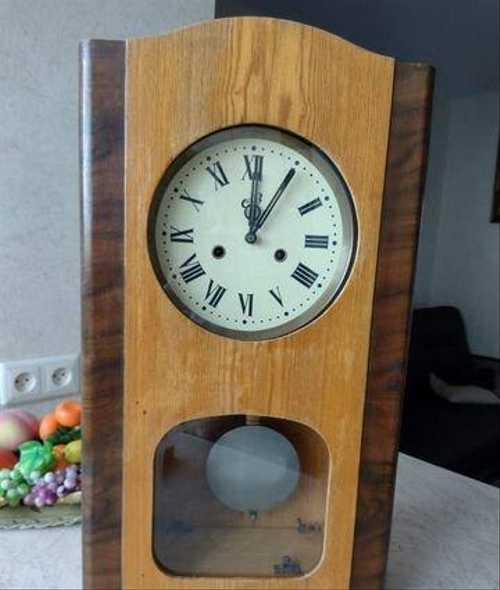 Старинные настенные часы с боем. очз