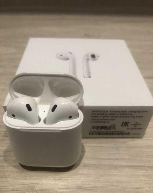 Беспроводные наушники Apple AirPods