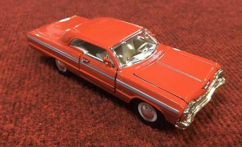 Модель автомобиля 1:38 Chevrolet Impala 1964г