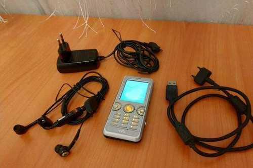 Кнопочный телефон Sony Ericsson W610i