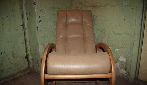 Кожанное кресло-качалка