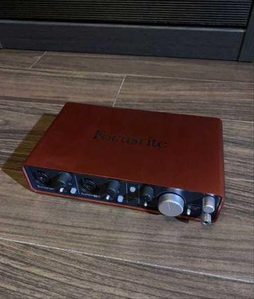 Звуковая карта Focusrite Scarlett 2i4